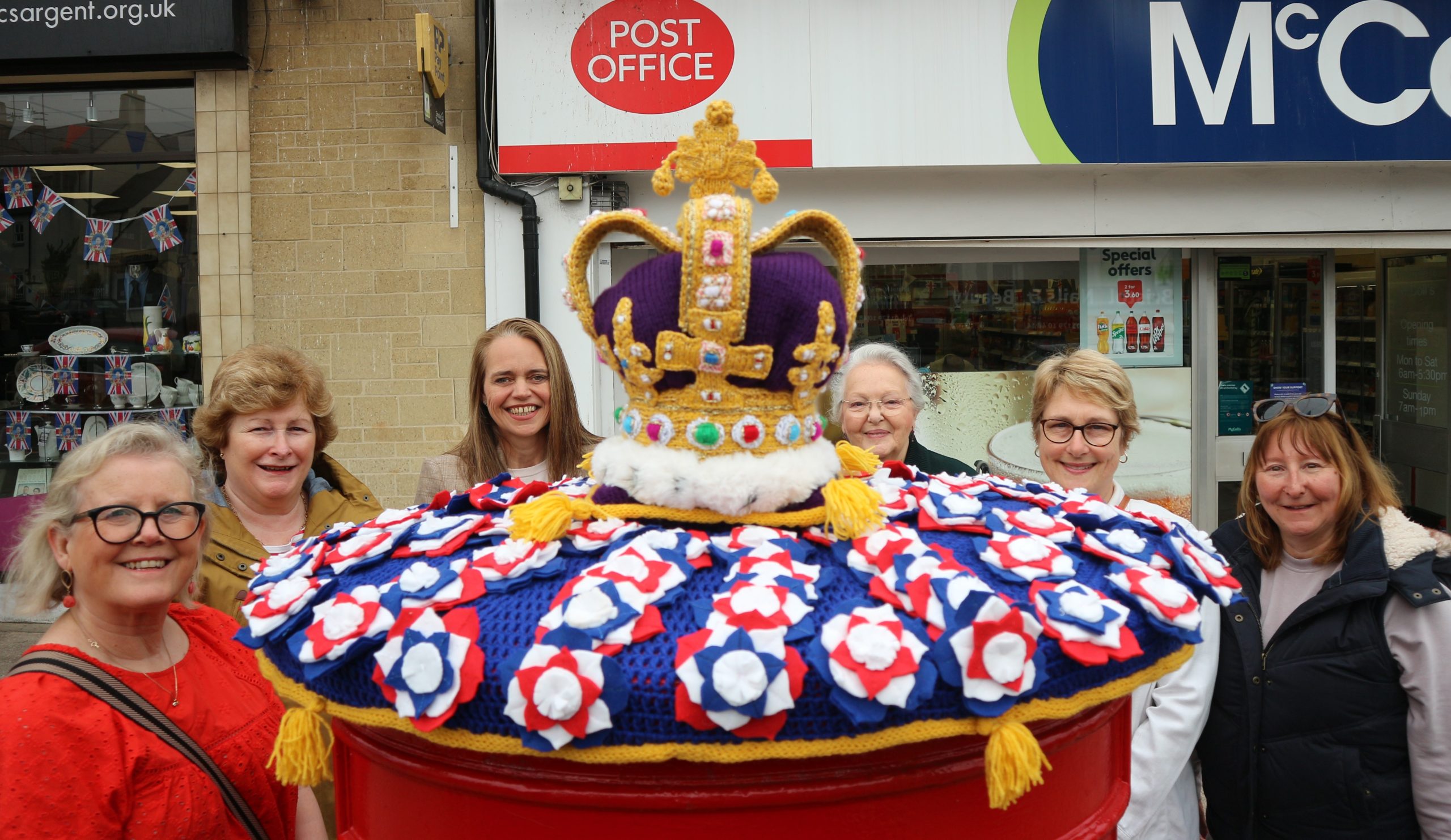 Topper tops off high street decorations - Downend Voice