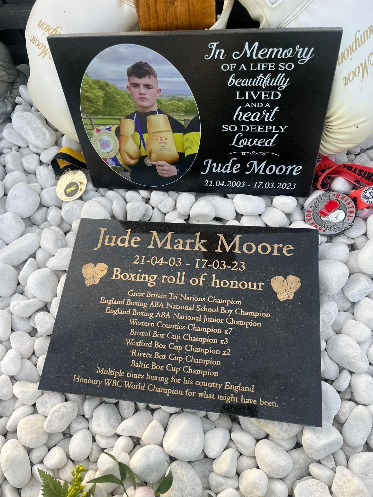 Family calls for cemetery rules change - Downend Voice