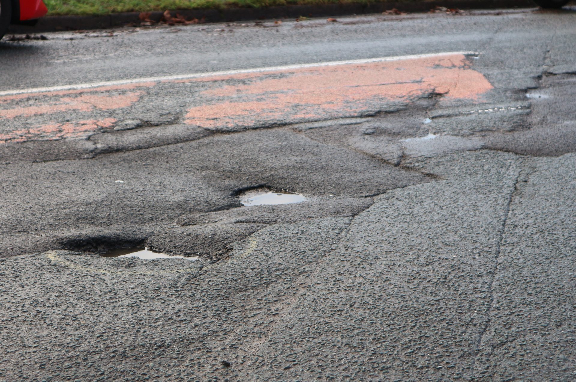 Council's pothole-filling performance given amber rating - Downend Voice
